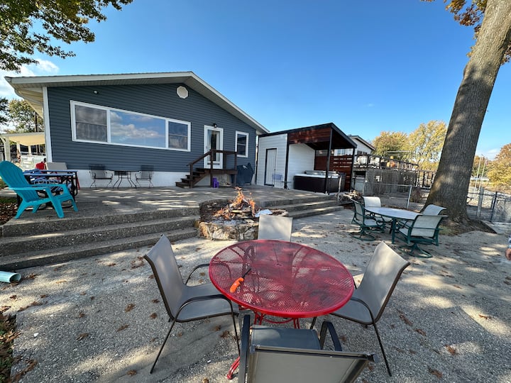 Water Front Home With Dock And Hot Tub - Grove