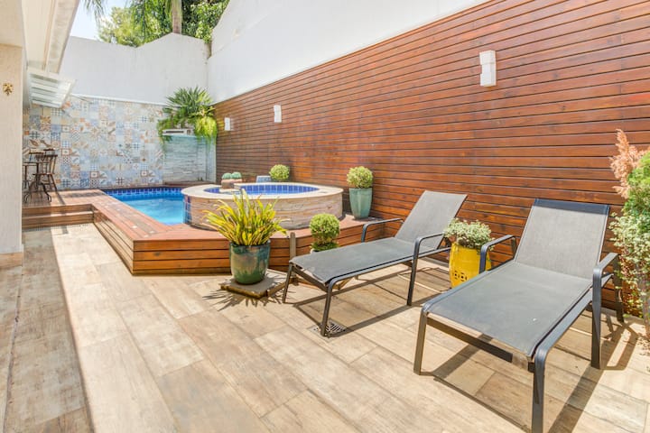 Casa Com Piscina Spa Hidro E Lareira Em Condomínio - Cotia