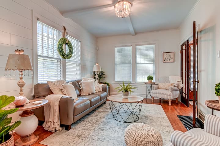 Chic, Comfy, & Serene Retreat - Springfield, IL