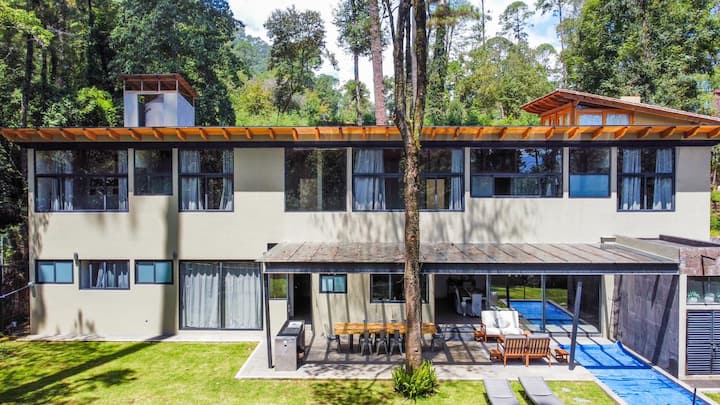 Casa  Con Vista Espectacular En Cerro Gordo - Valle de Bravo