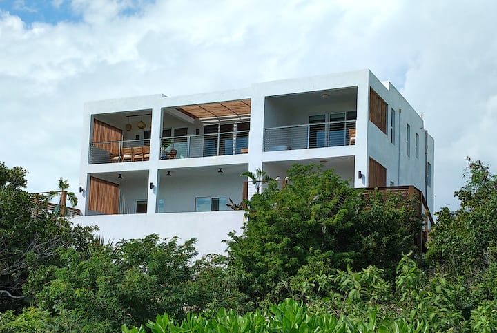 Ponciana House, Private Villa W/ Ridgetop Sea View - Turks and Caicos Islands