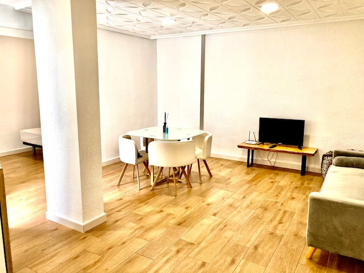 Enriqueta City 3 Train Station (6pax) - Alicante