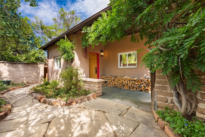 Lush Aspen Escape W/ Hot Tub In The Railyard Area - サンタフェ, NM