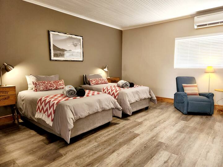 Avondrust Guesthouse Room 4 Wheelchair Friendly - Klaarstroom