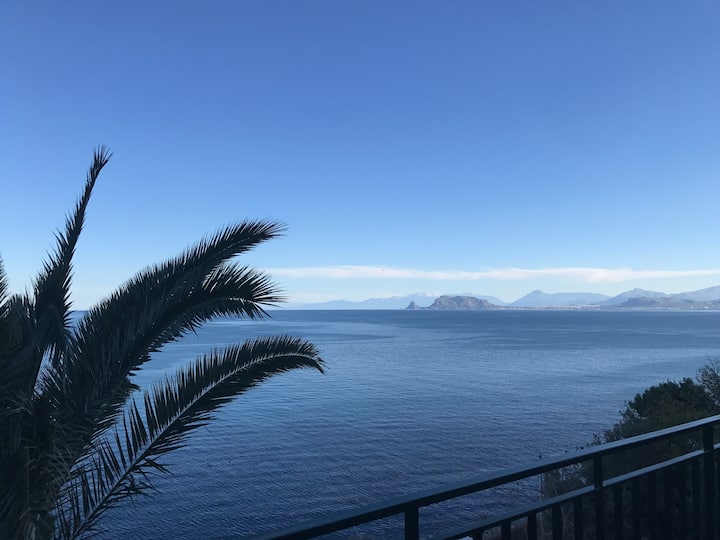 Villa With Stunning Views And Access To The Sea - Palermo