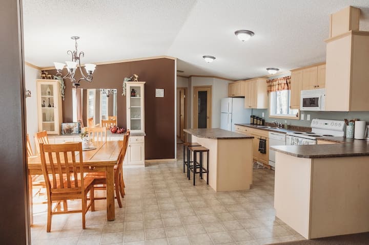Corbett Creek Cottage - Alberta