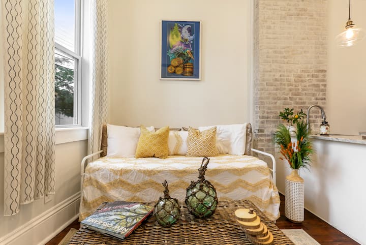 Charming 1920s Cottage 2 Miles To French Quarter - Louisiana