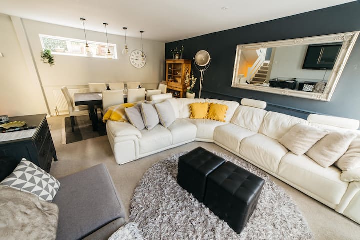 Beautiful Bath Home, Walking Distance To The City! - Bath