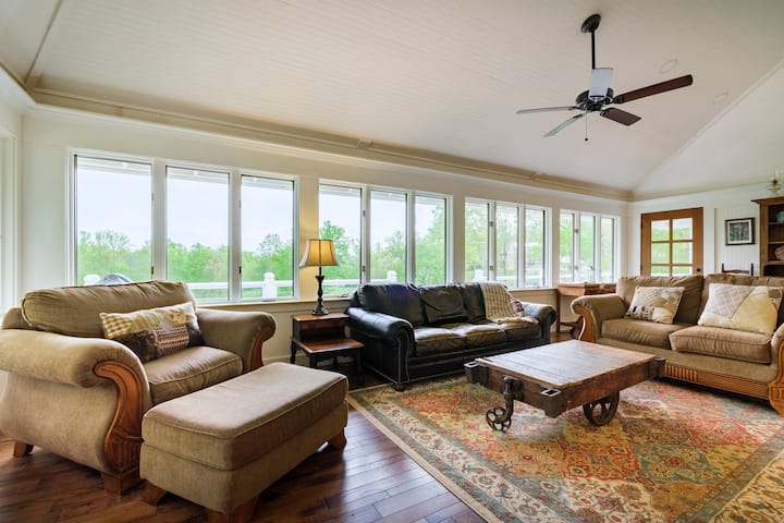 The Farmhouse At Bald Mtn Creek Farm-pavilion,pond - Blairsville, GA