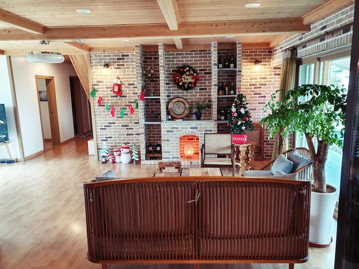 이그제큐티브홈 인 제주
#넓고 아늑한 오션뷰 고급독채 - Jeju-si