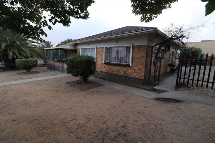 Khaya Iami (Home From Home) - Vosloorus