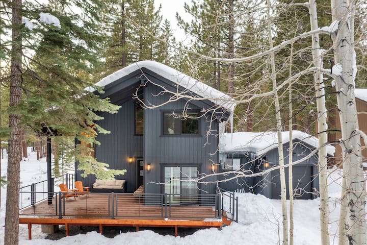 Luxury Tahoe Forest Cabin | 5 Min To Skiing & Lake - Kings Beach, CA