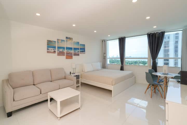 Beachfront King Size Bed/bayview With Free Parking - Miami Beach, FL