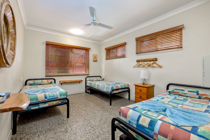 Deluxe 3 Bed Shared Dorm - Cairns