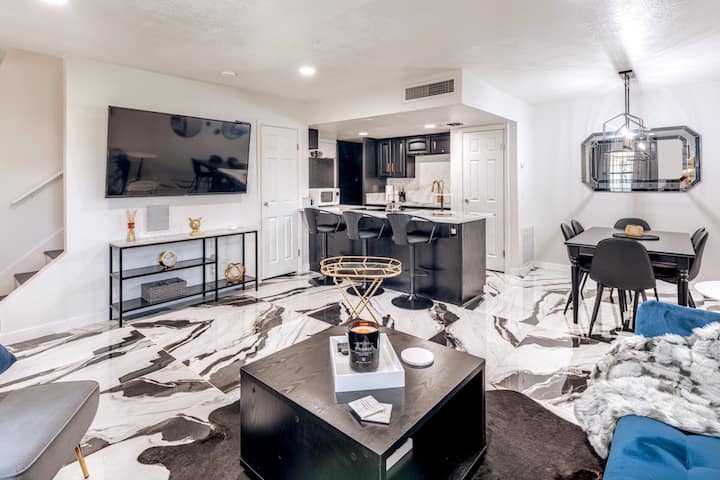 Renovated Home Minutes From The Strip! And To Unlv - Henderson, NV