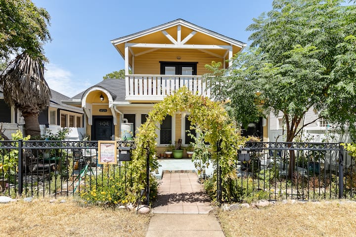 Private Pool Hall Bungalow In Bishop Arts 🌟 - Dallas, TX