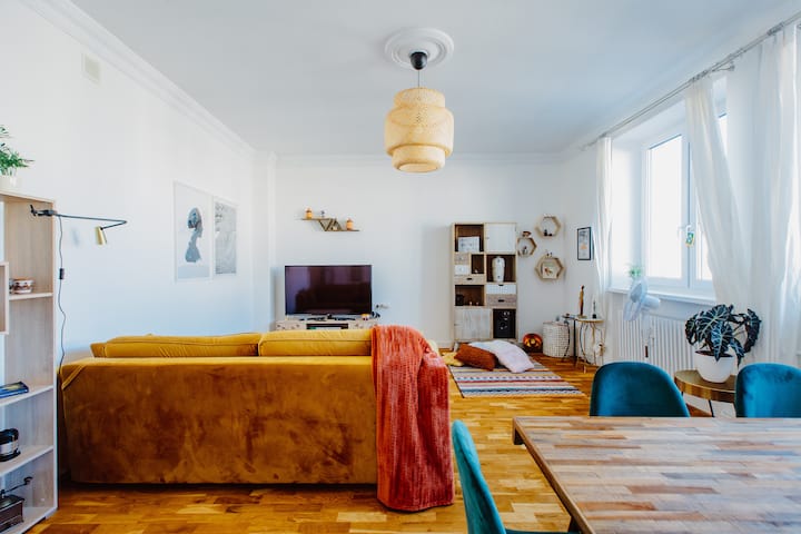 A Central, Spacious, Bohemian Retreat - Warschau