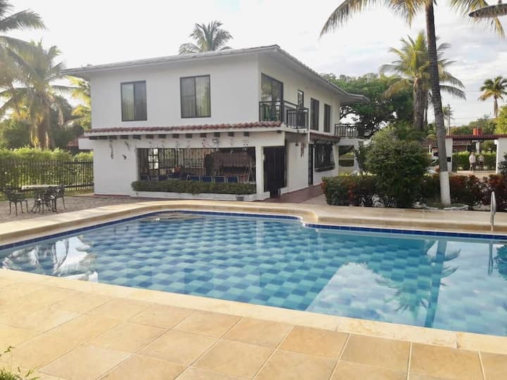 Melgar Villa With Private Swimming Pool B22 - Melgar