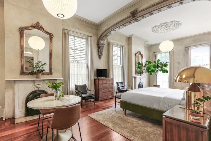 Double Parlor In Historic Lower Garden District - New Orleans, LA