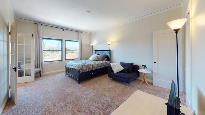 Charming Studio In Quiet Building #11 - Alameda, CA