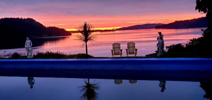 Private Secluded Oceanfront W/seasonal Giant Pool - Salt Spring Island