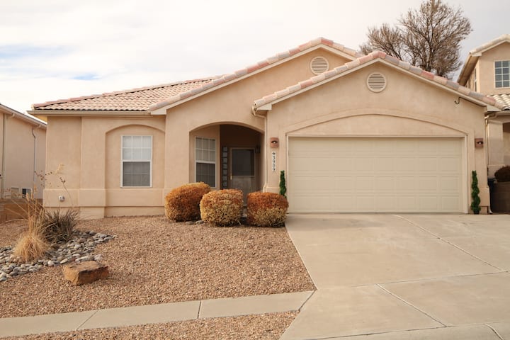 Visto House/ Memory Foam Beds - Corrales