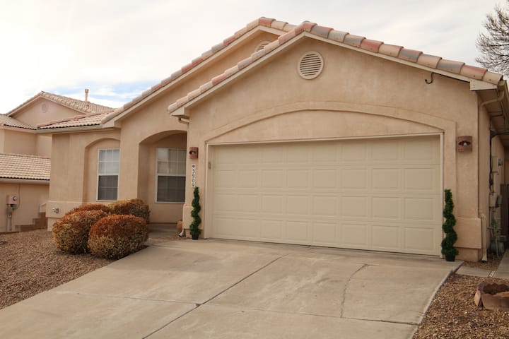Visto House/ Memory Foam Beds & Big Screen Tv - Albuquerque