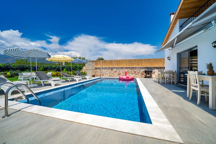 Isıtmalı Havuzlu Villa - Turkey