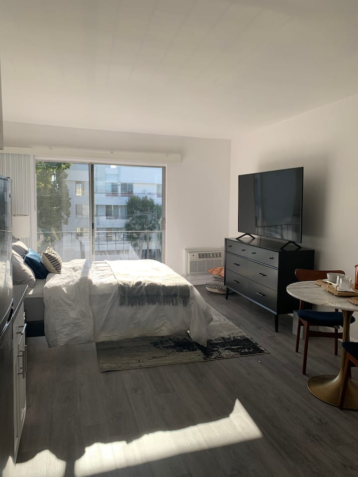 Studio Apartment In West Hollywood - ウェスト・ハリウッド, CA