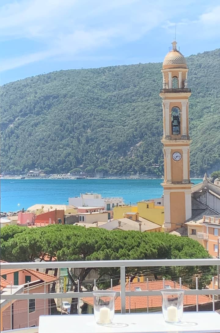 Terrazza Tra Il Blu Del Mare E Il Verde Dei Monti - Moneglia