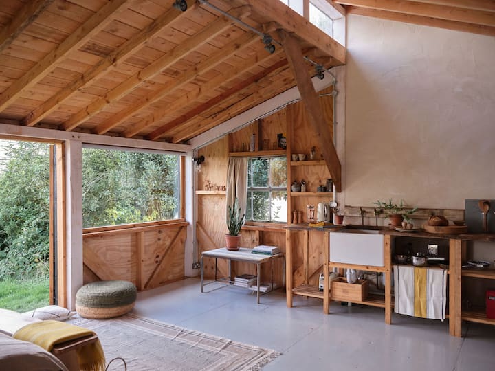 Stylish Studio With Wood Fired Sauna - Crediton