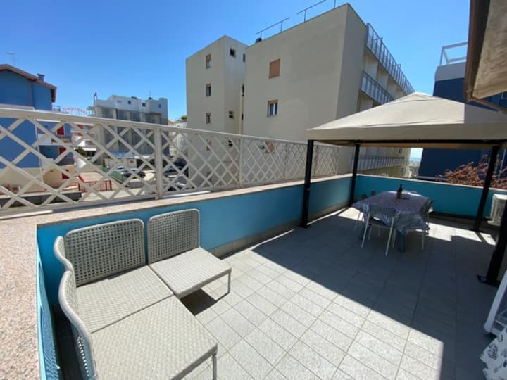 Big Apartment With Terrace Close To The Beach - Caorle