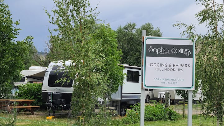 Rv Space With Full Hooks - 50amp - 溫泉