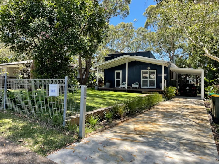 Quirky Beach House In A Great Location - Hawks Nest