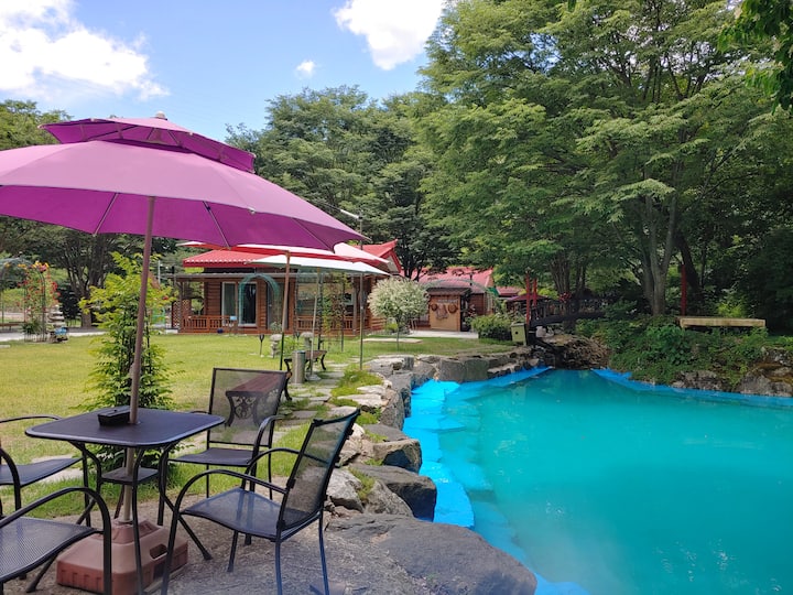 느티나무골펜션 '운일암' "장미집" 숲경치와 넓은 정원, 계곡물이 흐르는 휴식공간~ - South Korea