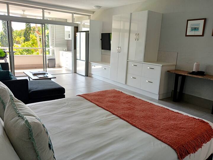Inlet Views | Modern Studio - Port Douglas