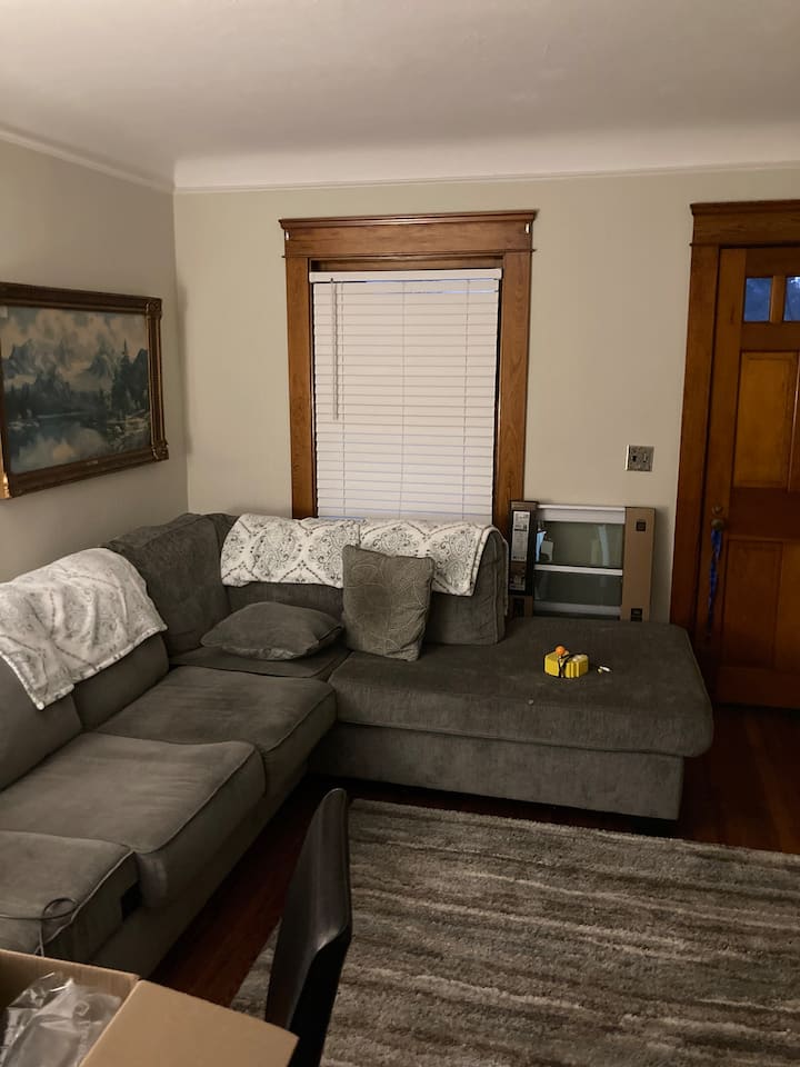 Cute Little 1 Bedroom Right Off I90 - Willoughby, OH