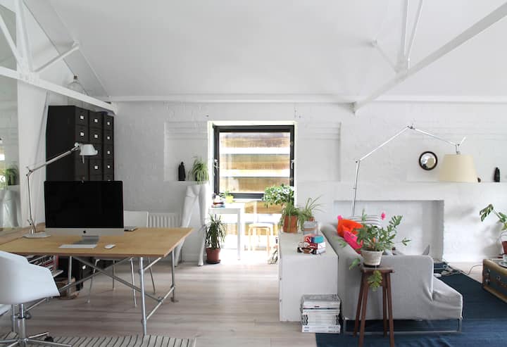 Design Riverside 1-bed 71 Sq M Warehouse Loft - Londres