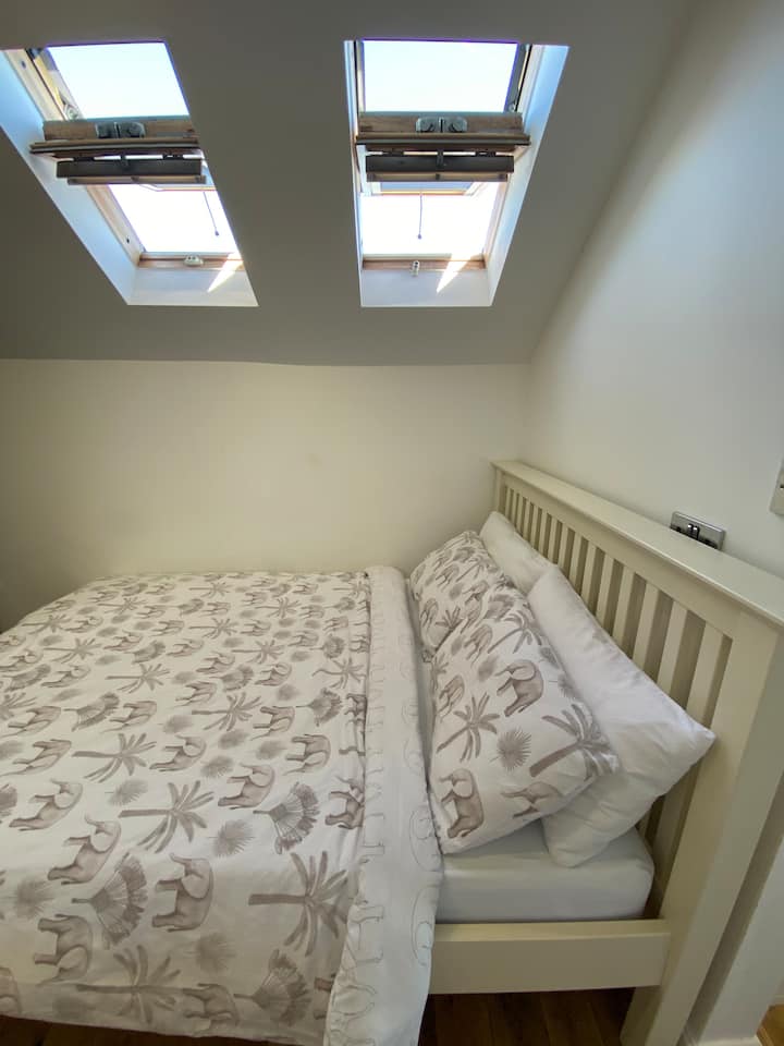 2nd Floor Spacious Studio Opposite Victoria Centre - Nottingham