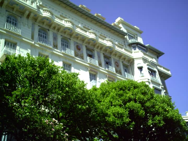 Bella E Luminosa Mansarda Al 5° Piano - Menton