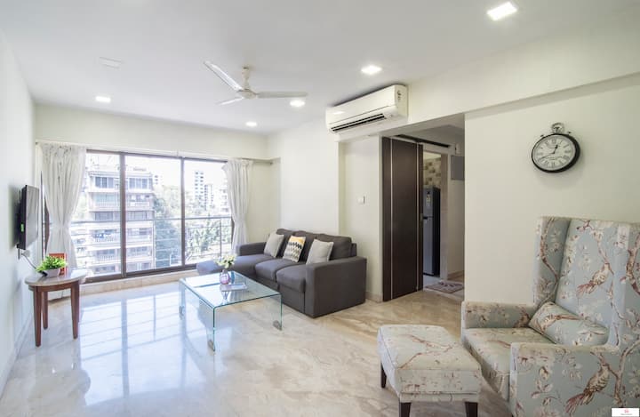 Bright And Spacious 2br In Khar West! - Mumbai