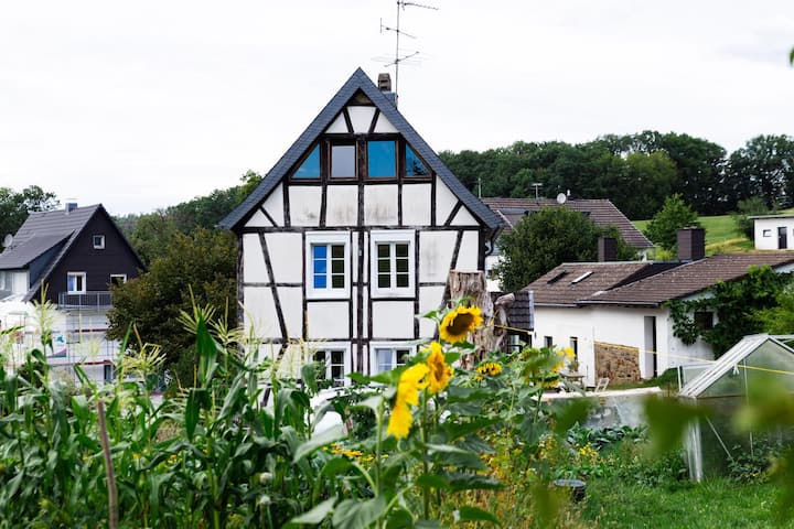Guest Suite In Historical Timberframe House - Gummersbach
