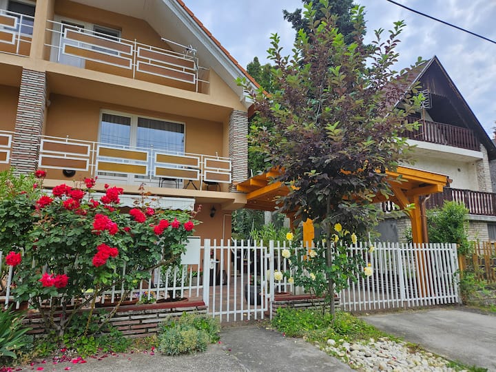 Gyöngyi Apartman. - Balatonszemes