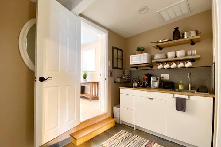 Private Guest Suite: Cute, Clean, Quiet | Nob Hill - Albuquerque, NM