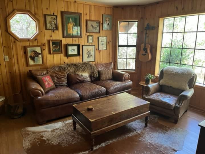 Bohemian Rustic Dog Friendly Cabin In The Pines - Idyllwild-Pine Cove, CA