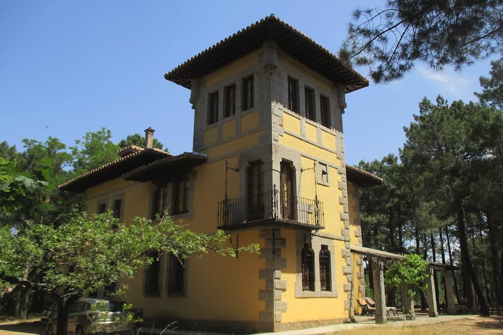 Quinta Arenillas. Palacete. - Las Navas del Marqués