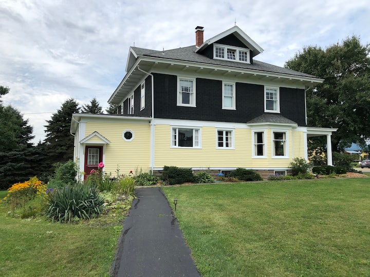 Classic Country Home - Great For Gatherings! - Jamestown, NY
