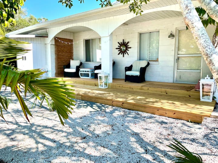 You Have Arrived..fabulous Relaxed Beach Bungalow - Venice, FL