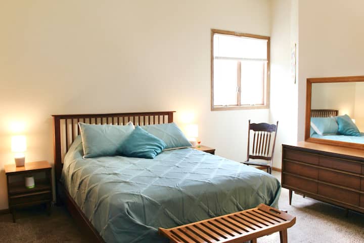 Spotless Apartment Getaway Near Downtown - Sheboygan, WI