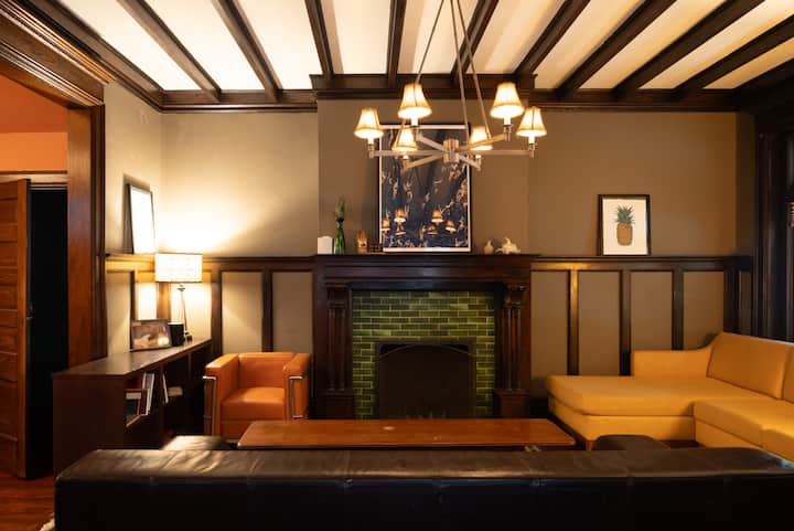 The Istanbul Room At Spruce Hill House - Philadelphia, PA